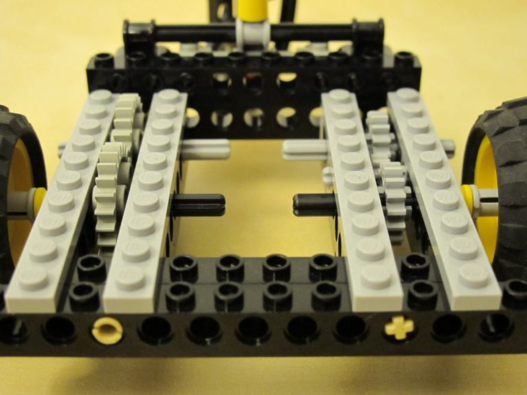 Lego Power Functions and Building a Remote Controlled Robot – Dynamic ...