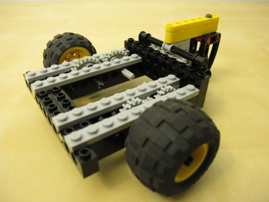 Lego Power Functions and Building a Remote Controlled Robot – Dynamic ...