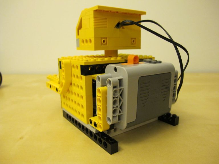 Lego Power Functions and Building a Remote Controlled Robot – Dynamic ...