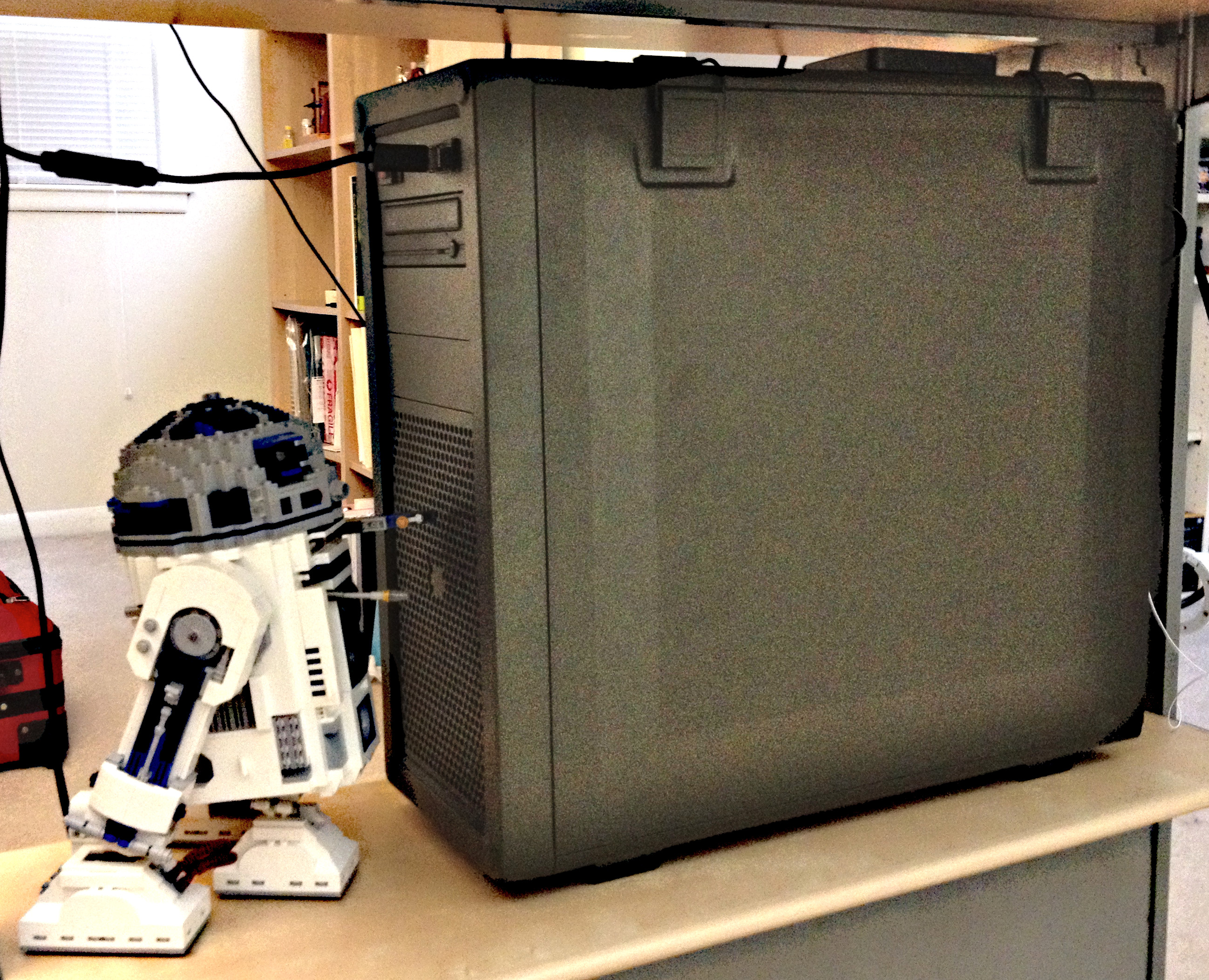 LEGO R2-D2 10225, a Reliable Desktop Companion – Dynamic Subspace