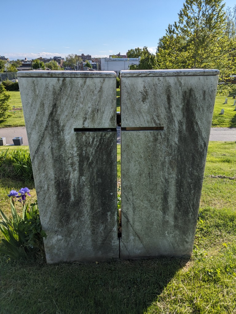 Solar-Powered Tombstone, a Technologized Memorial – Dynamic Subspace