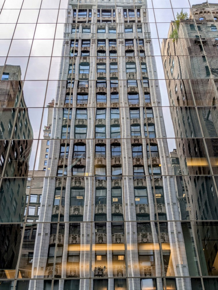 Reflected Buildings in Manhattan – Dynamic Subspace