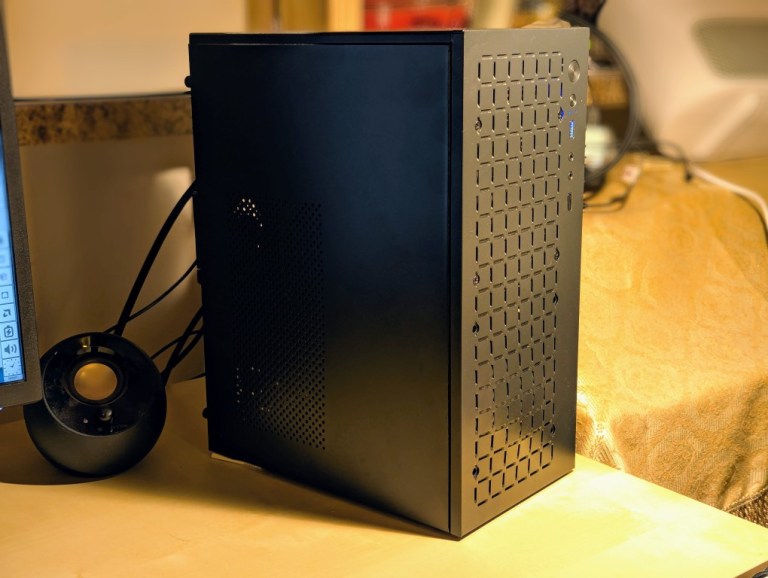15 Liter Energy-Efficient AI Workstation with Ryzen 9, 128GB DDR5 RAM ...